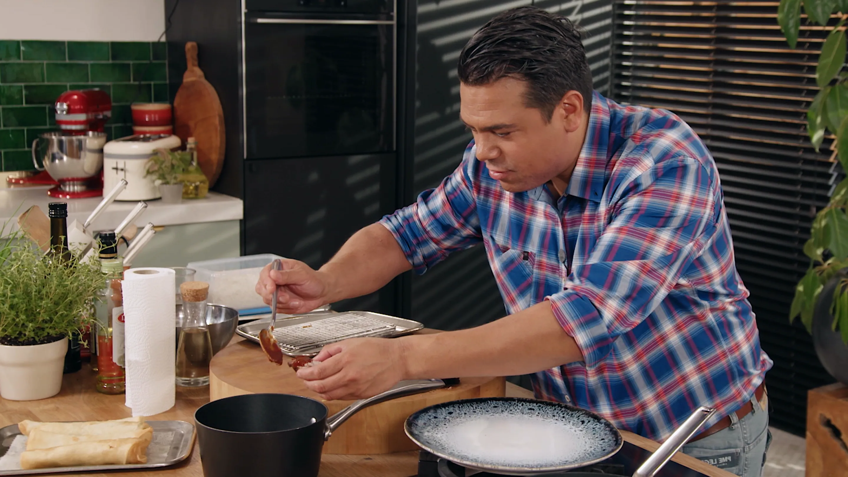 Ganze Folgen von Cooking for One Week ansehen | Disney+