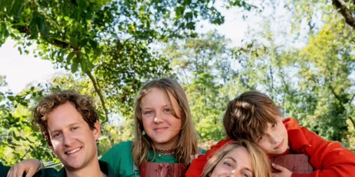 Watch Familie Anders | Disney+