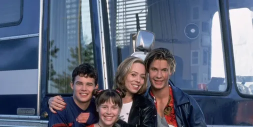 Regarder Aux frontières de l'étrange | Épisodes complets | Disney+