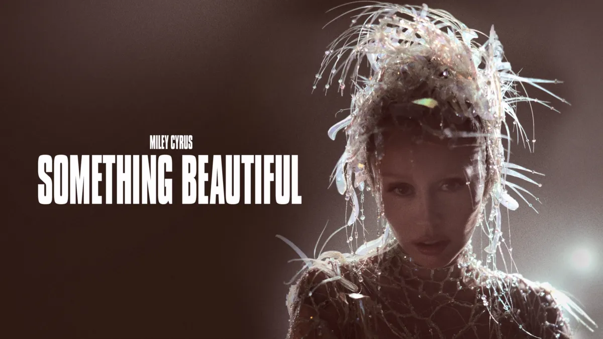 Ver Miley Cyrus: Something Beautiful | Disney+